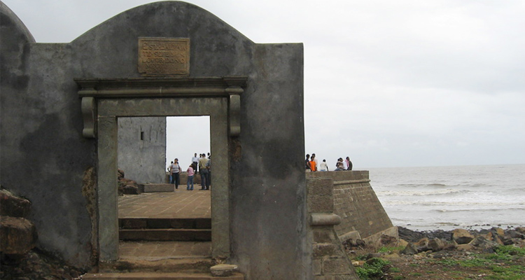 Castella de Aguada / Bandra Fort Mumbai (History, Entry Fee, Images ...