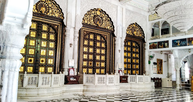 ISKCON Temple Mumbai Timings (History, Entry Fee, Images, Built by ...