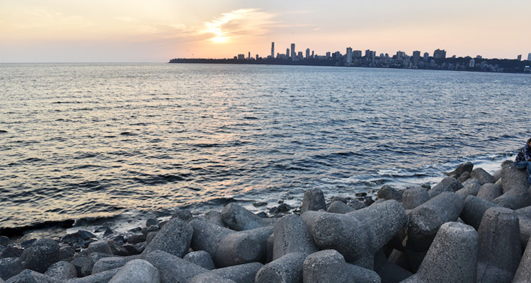 Marine Drive Mumbai Timings (Entry Fee, Images & Information) - Mumbai ...